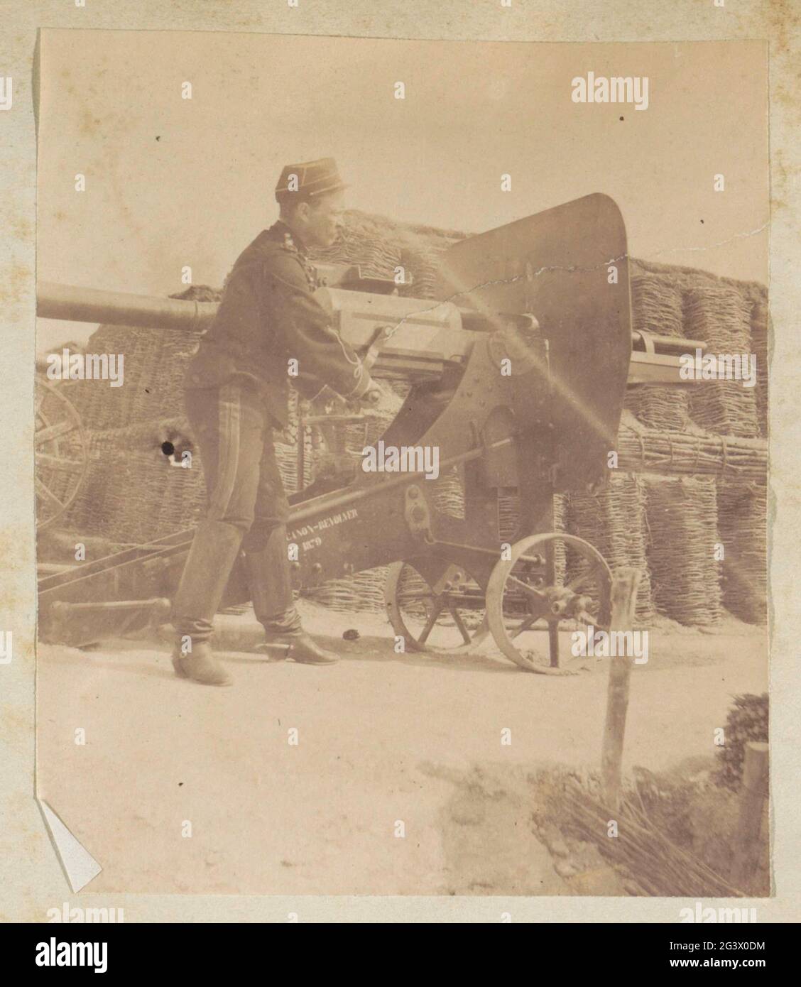 Cañón revólver hi-res stock photography and images - Alamy