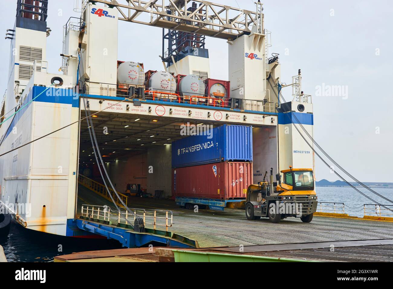 Car ferry ramp hi-res stock photography and images - Alamy
