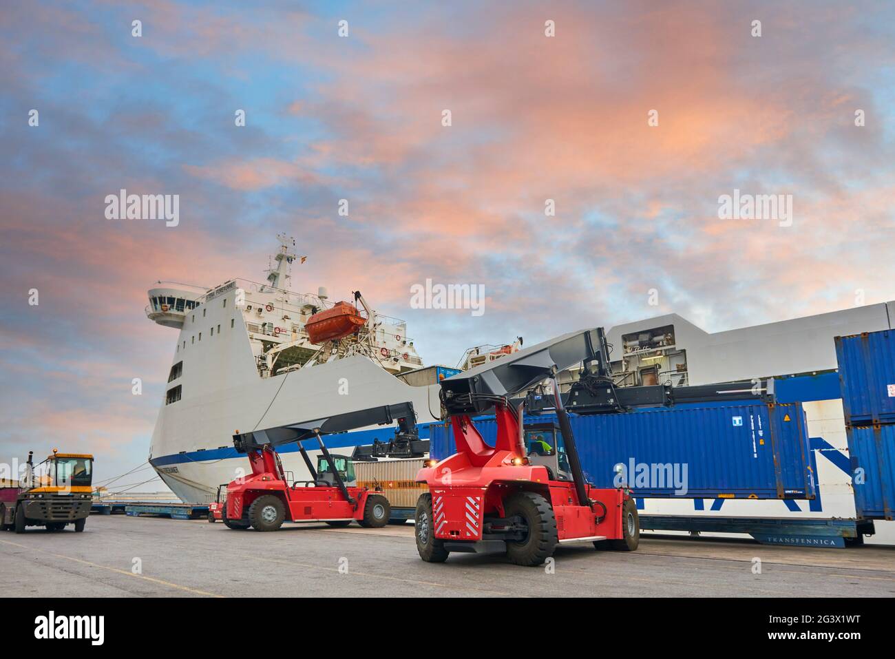 Terminal containers port bilbao hi-res stock photography and images - Alamy