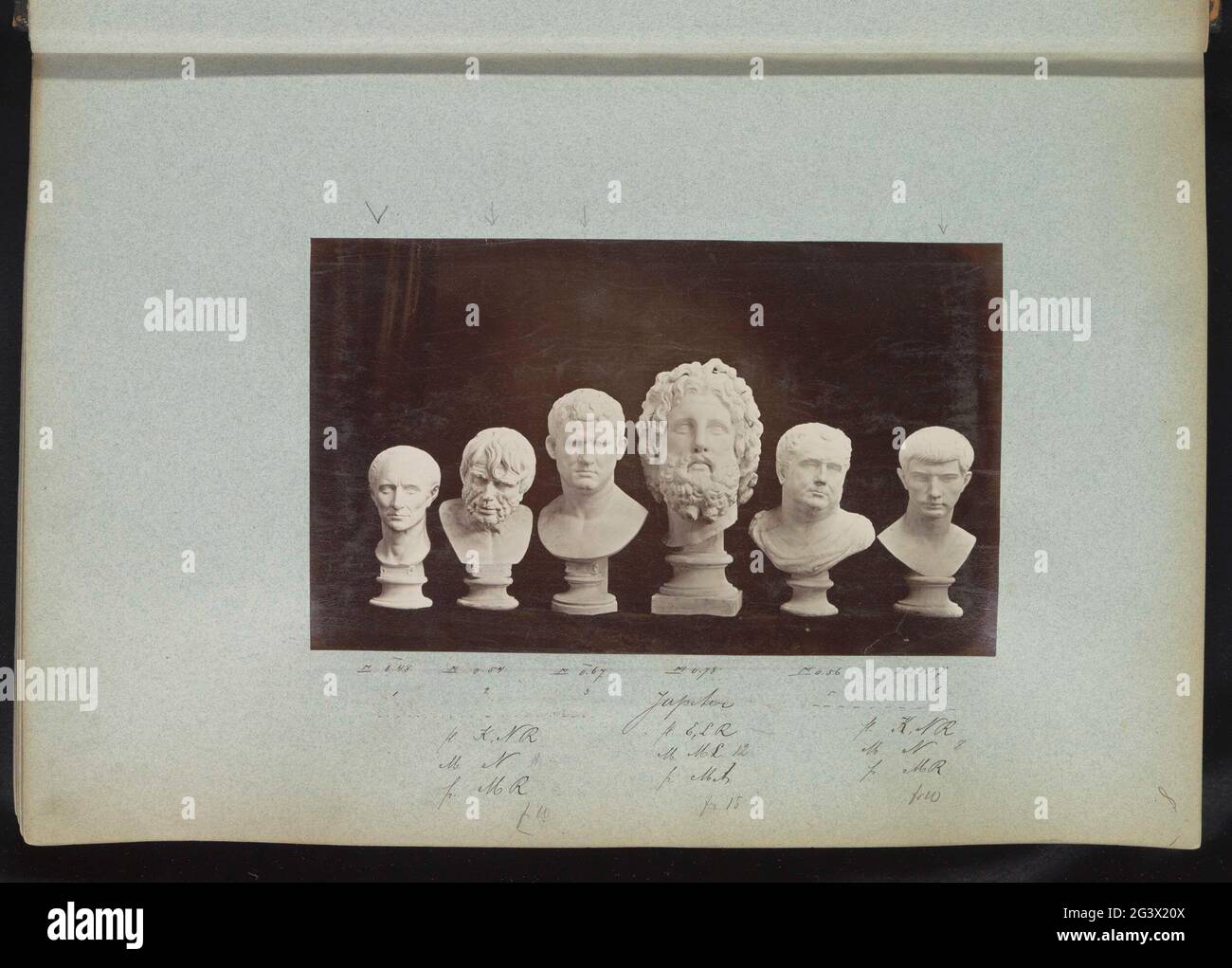 Plaster busts hi-res stock photography and images - Alamy