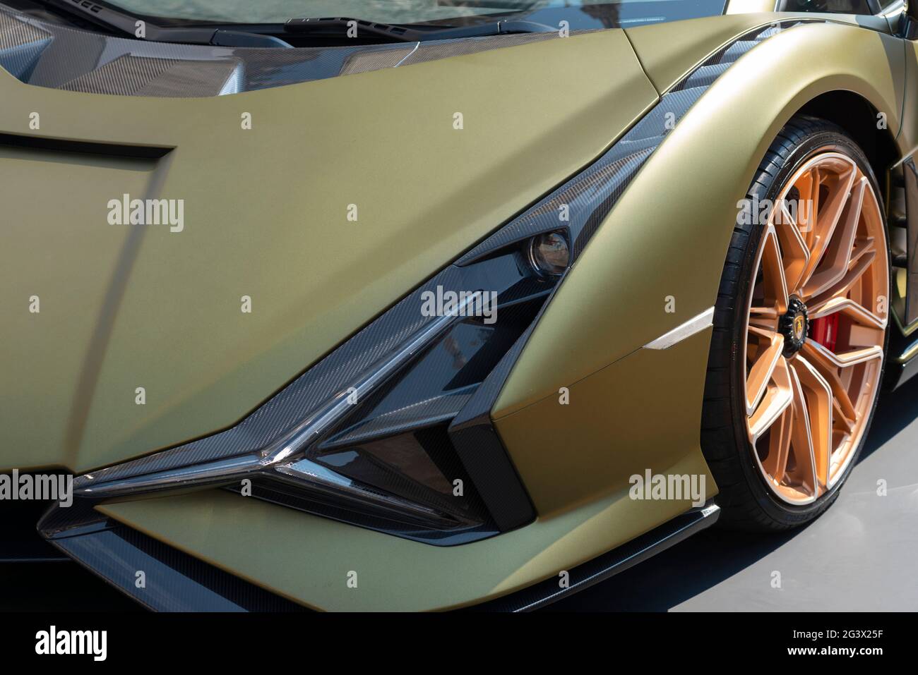 Lamborghini sian fkp 37 hi-res stock photography and images - Alamy