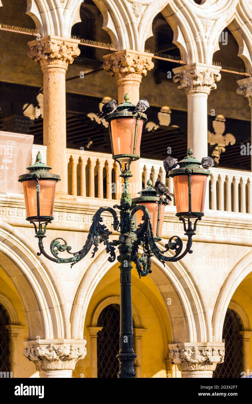 Historical street lamps hi-res stock photography and images - Alamy