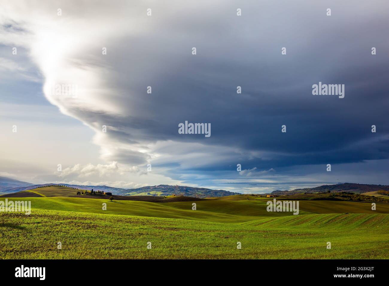 Gorgeous clouds hi-res stock photography and images - Alamy