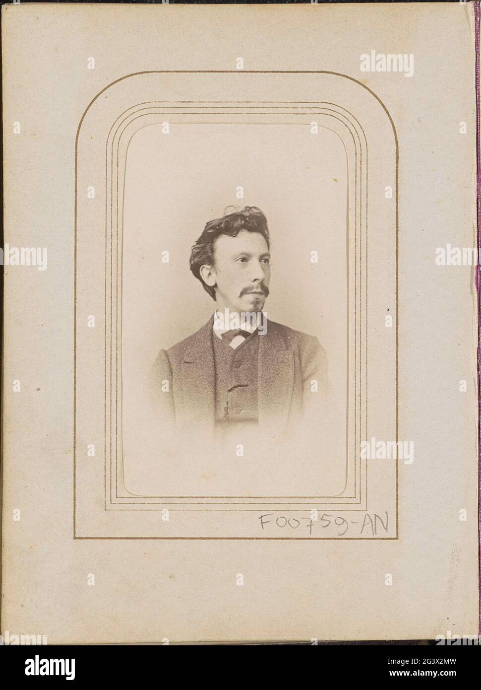 This image documents early 20th century dutch portrait photography hi ...