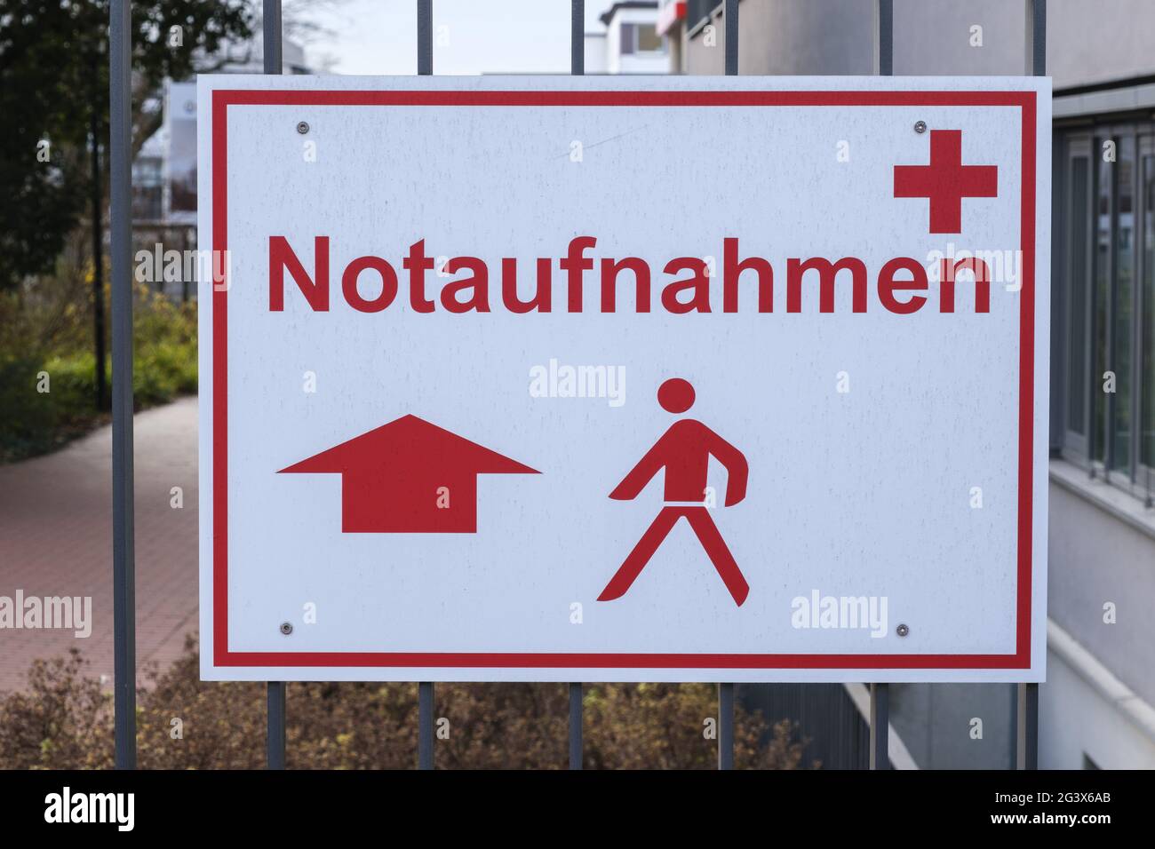 Emergency ward hi-res stock photography and images - Alamy