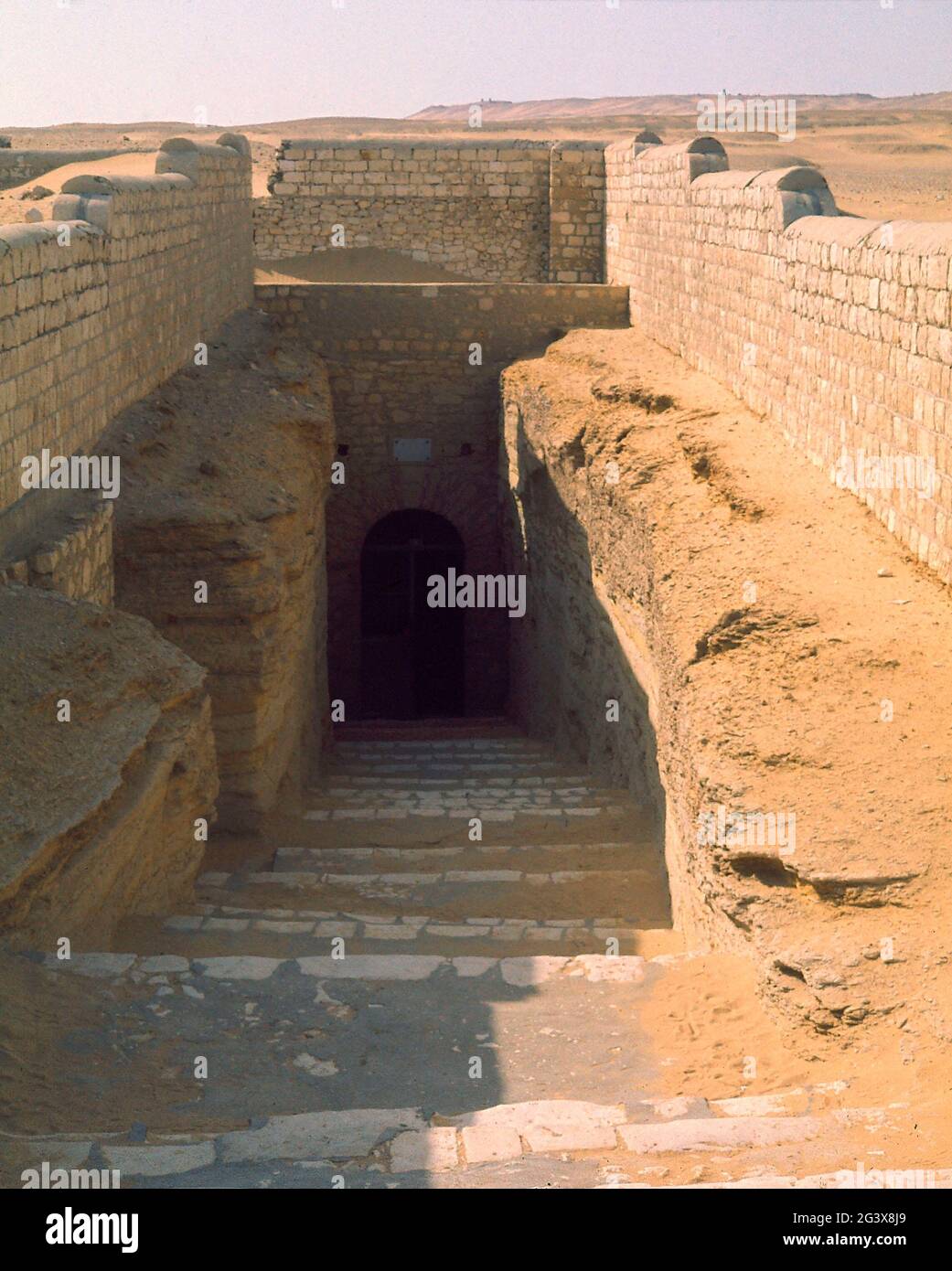 MASTABA DE LOS BUEYES SAGRADOS-ENTRADA - III MILENIO AC - FOTO AÑOS 70 ...