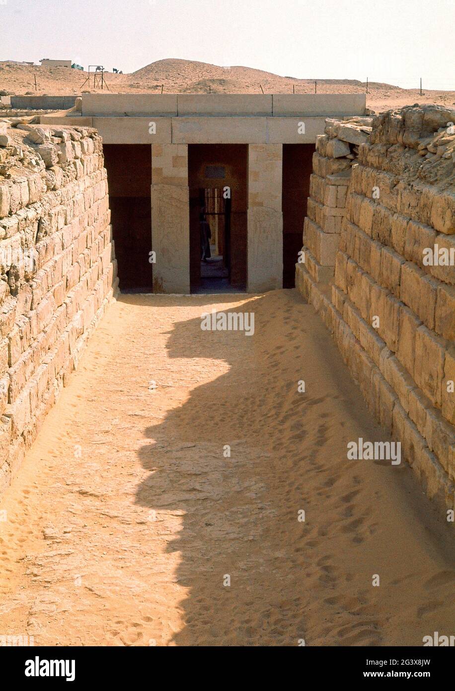 ENTRADA A MASTABA - III MILENIO AC - FOTO AÑOS 70. Author: IMHOTEP ...