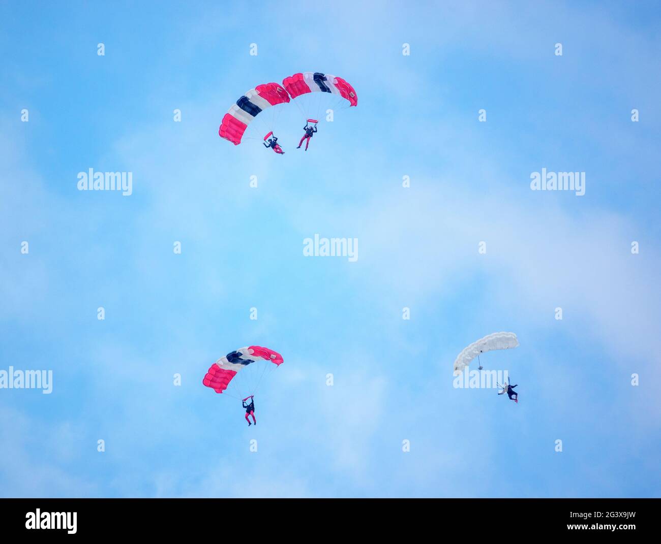 Parachute Regiment Freefall Team members of 'The Red Devils' practise ...