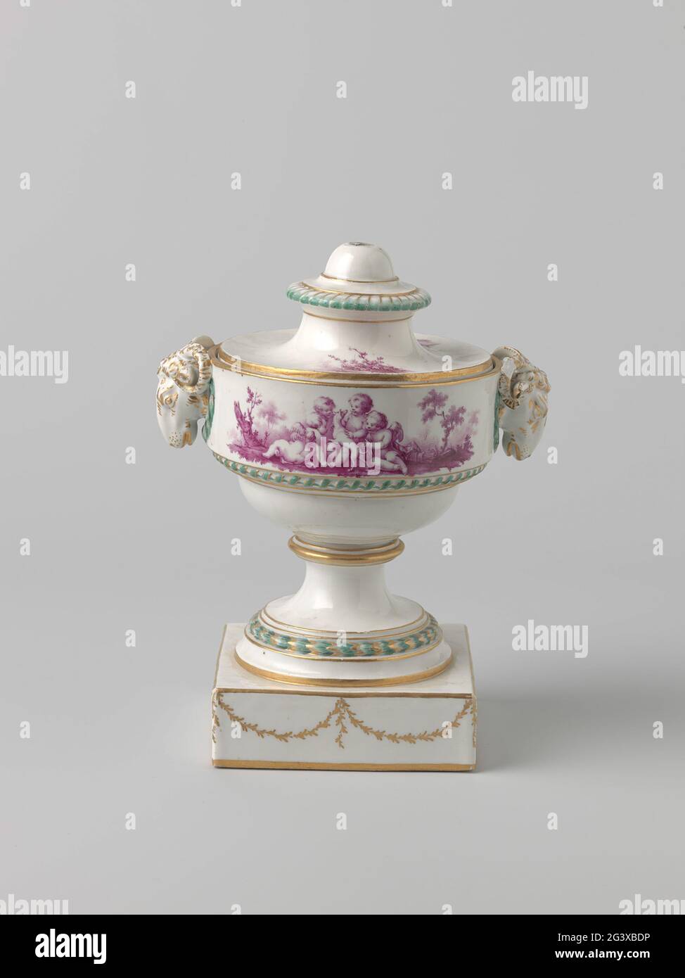 Porcelain instruments hi-res stock photography and images - Alamy