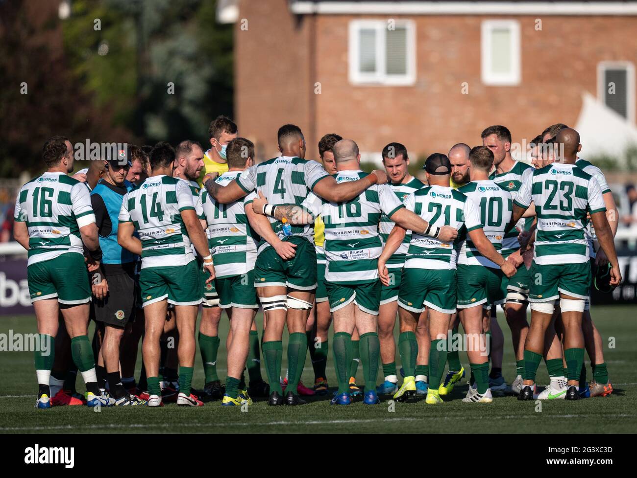 England rugby team huddle hi-res stock photography and images - Alamy