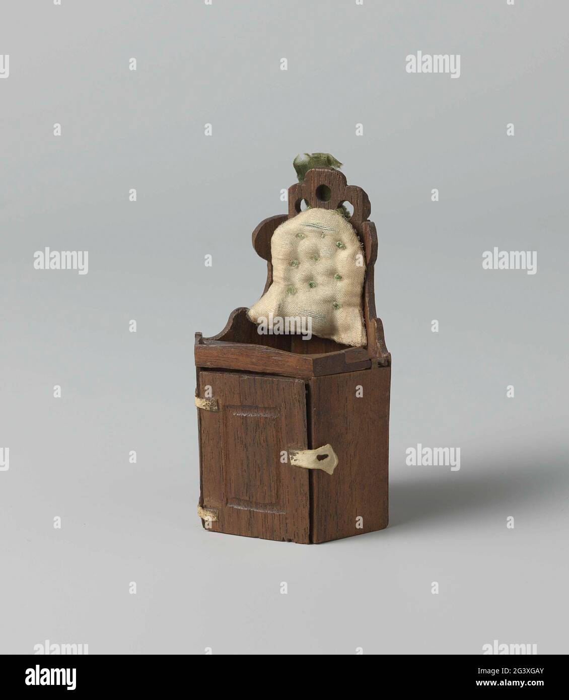 Children's cake chair, hexagonal, with green cushion. Children's cake ...