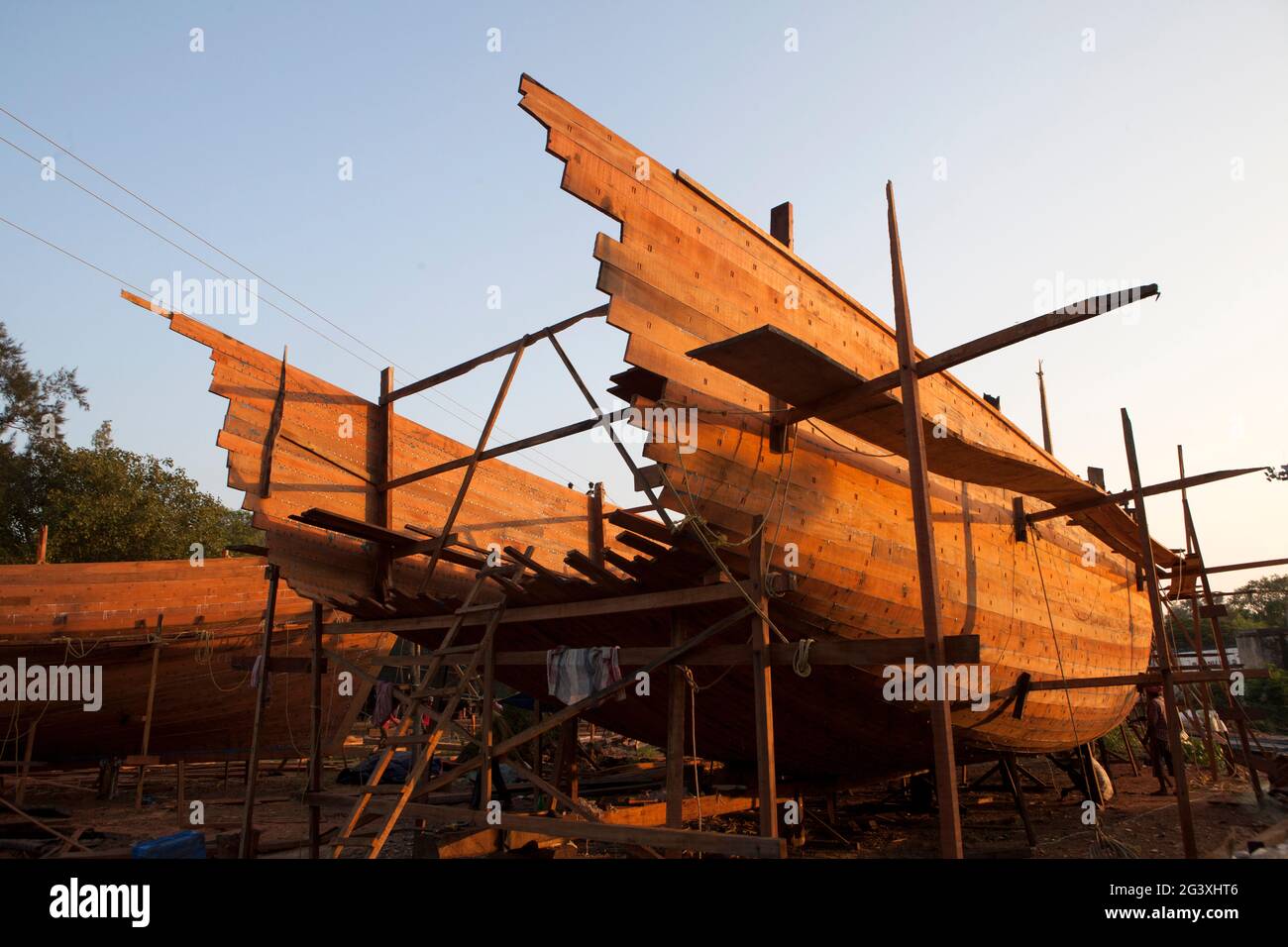 Wooden fishing boat traditional construction hi-res stock photography ...