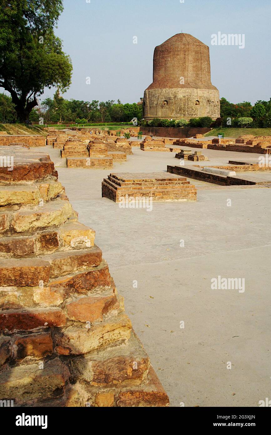 Saranath temple hi-res stock photography and images - Alamy