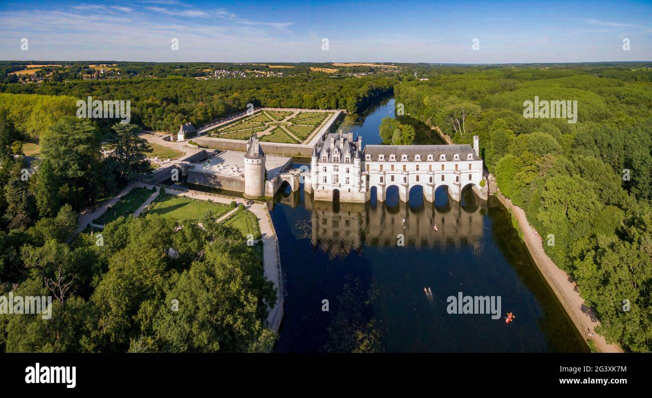 Chenonceau (central France): aerial view of the Chateau de Chenonceau ...