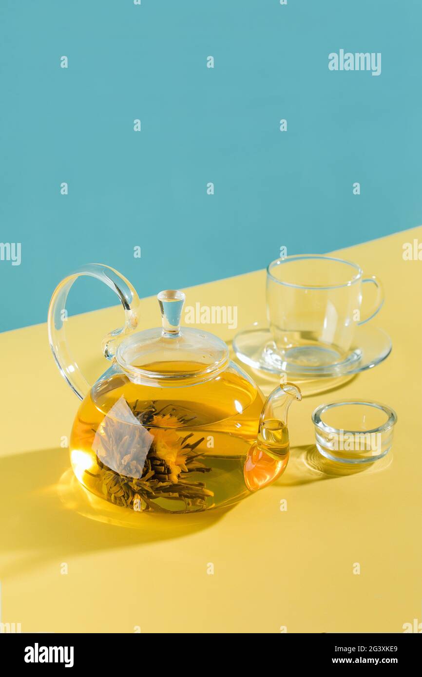 Green tea. Blooming flower in glass teapot Stock Photo - Alamy