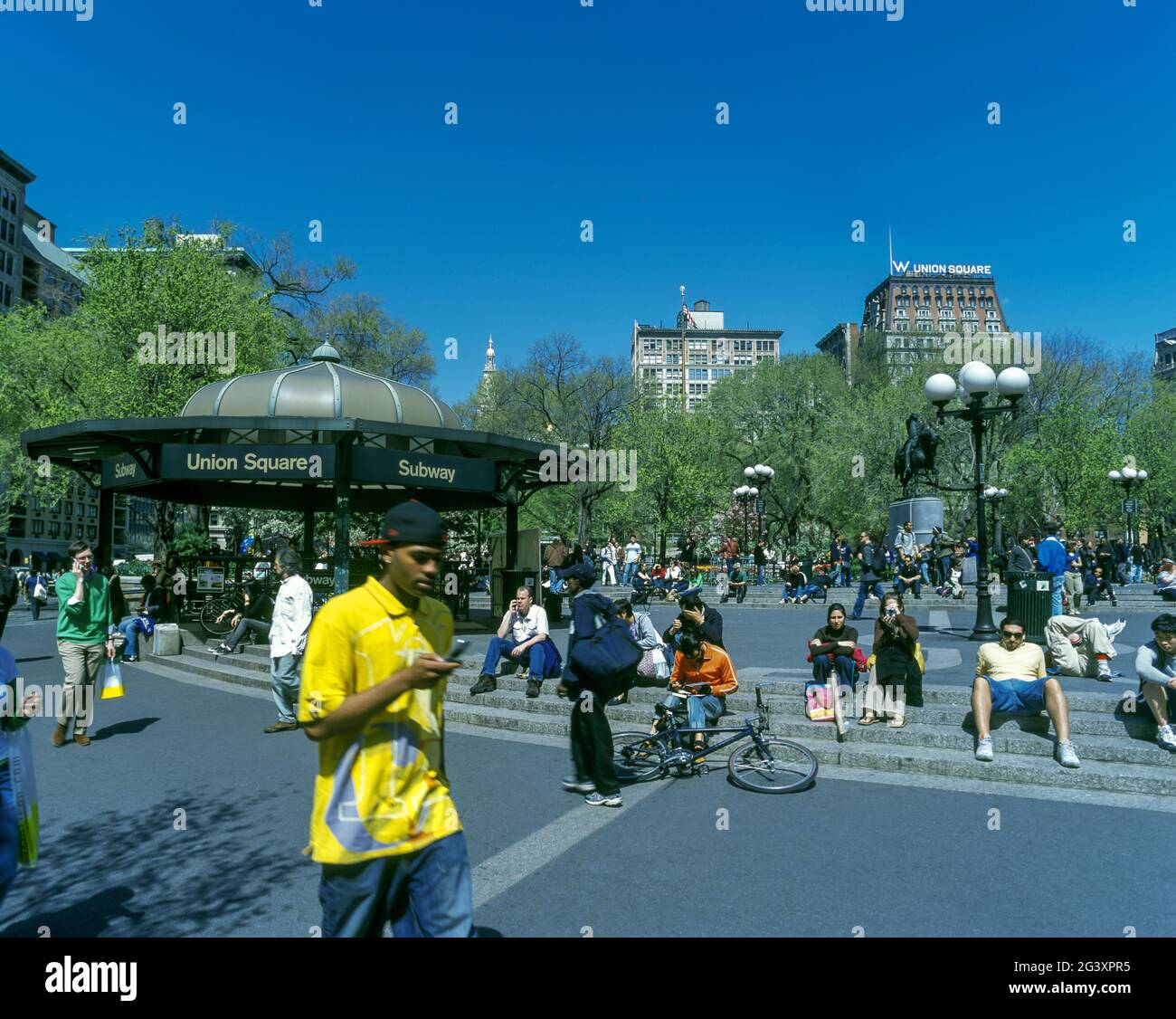 2006 HISTORICAL CROWDS UNION SQUARE MANHATTAN NEW YORK CITY USA Stock ...