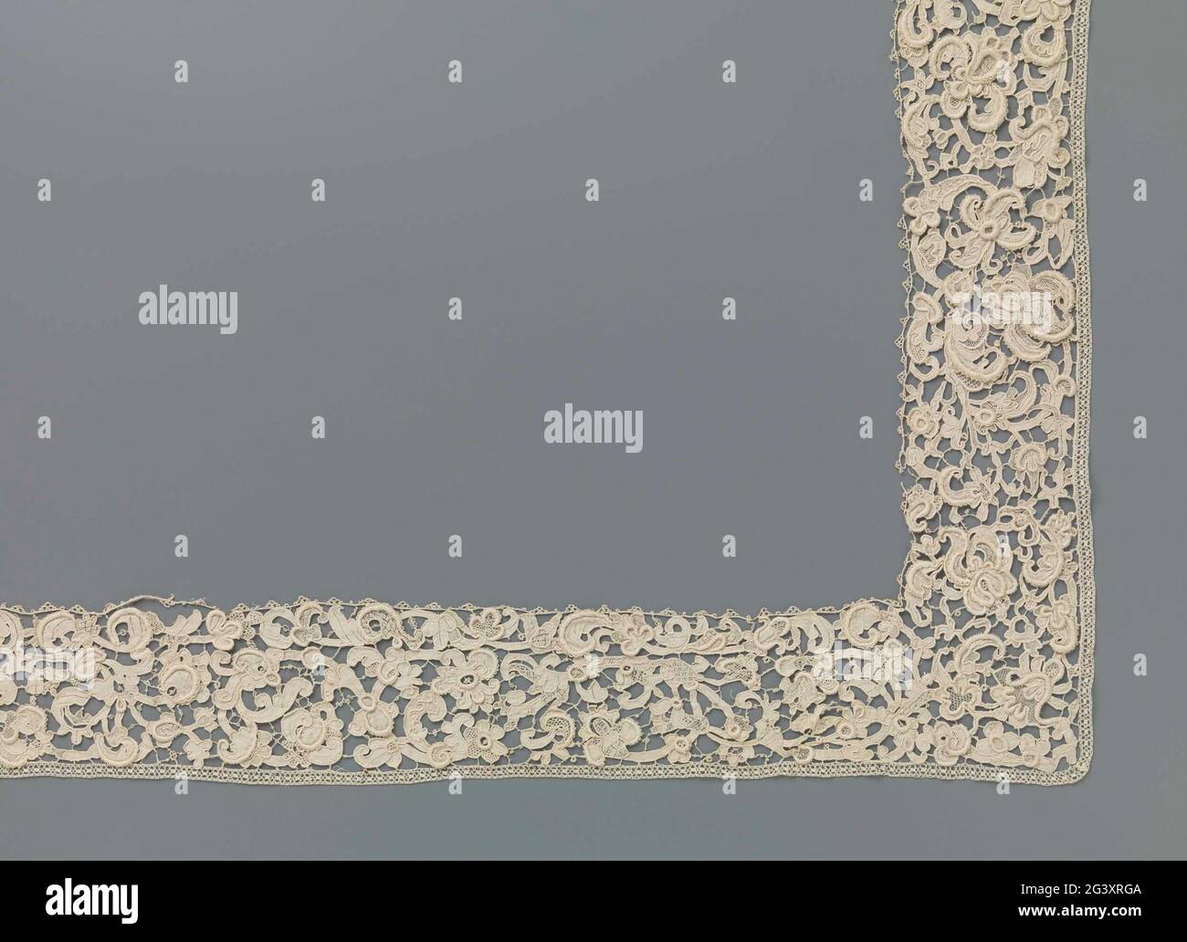 Strip needle side with bows. Strip natural needle side: Venetian relief ...