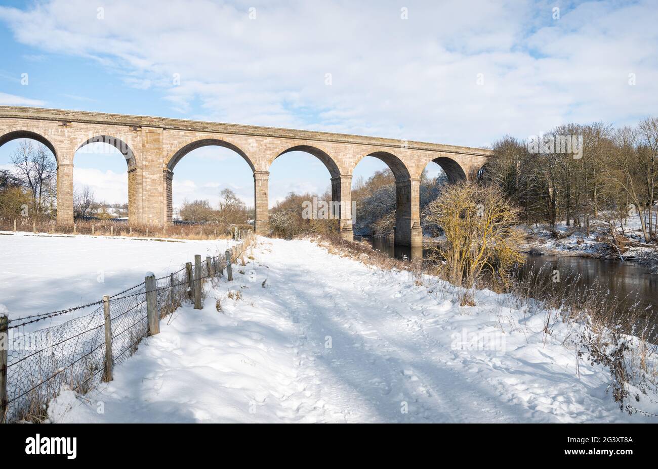 Roxburgh Viaduct over the Teviot River in winter snow, Scottish Borders ...