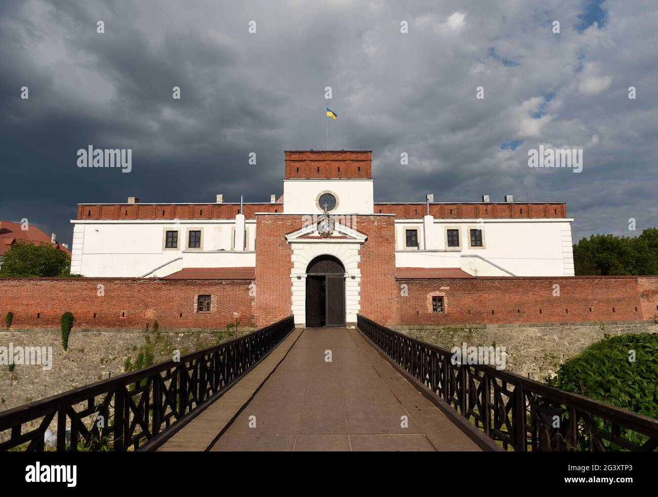 Ukraine white palace hi-res stock photography and images - Alamy