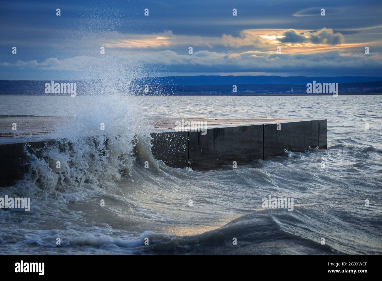 Wave crashing pier hi-res stock photography and images - Alamy