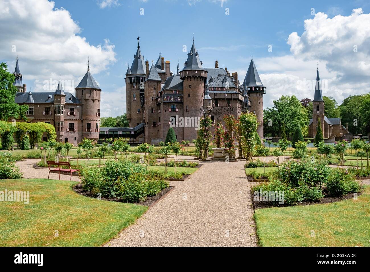 Castle de Haar Utrecht, view of De Haar Castle in Dutch Kasteel de Haar ...