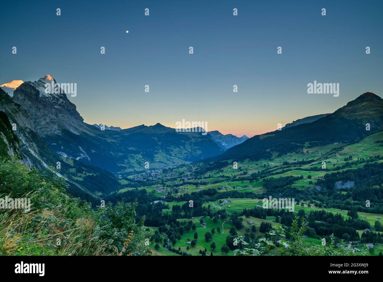 View of Eiger, Kleine Scheidegg and Grindelwald at sunrise, Grosse ...