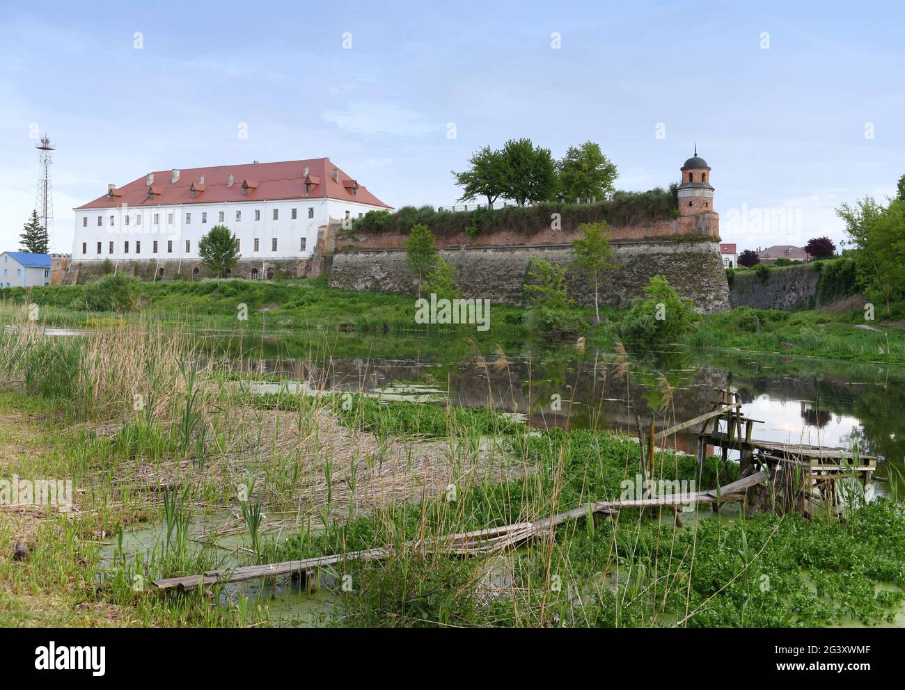 Ukraine white palace hi-res stock photography and images - Alamy