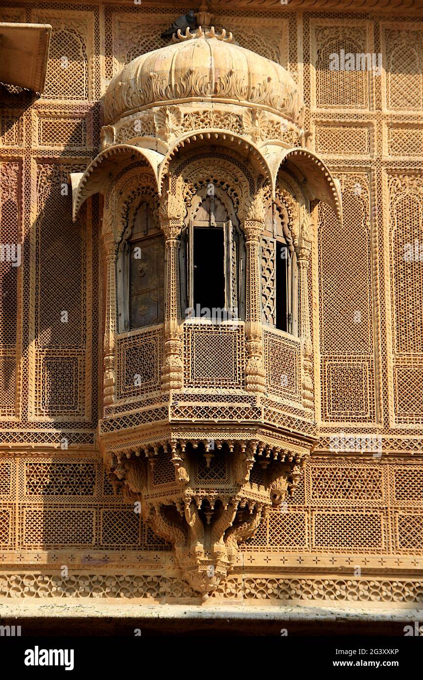 Projecting balcony hi-res stock photography and images - Alamy