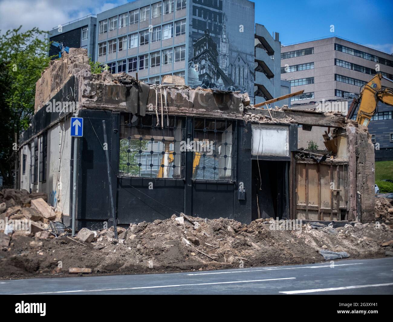 Glasgow, Scotland, UK. 17th June 2021: The Old College bar getting ...