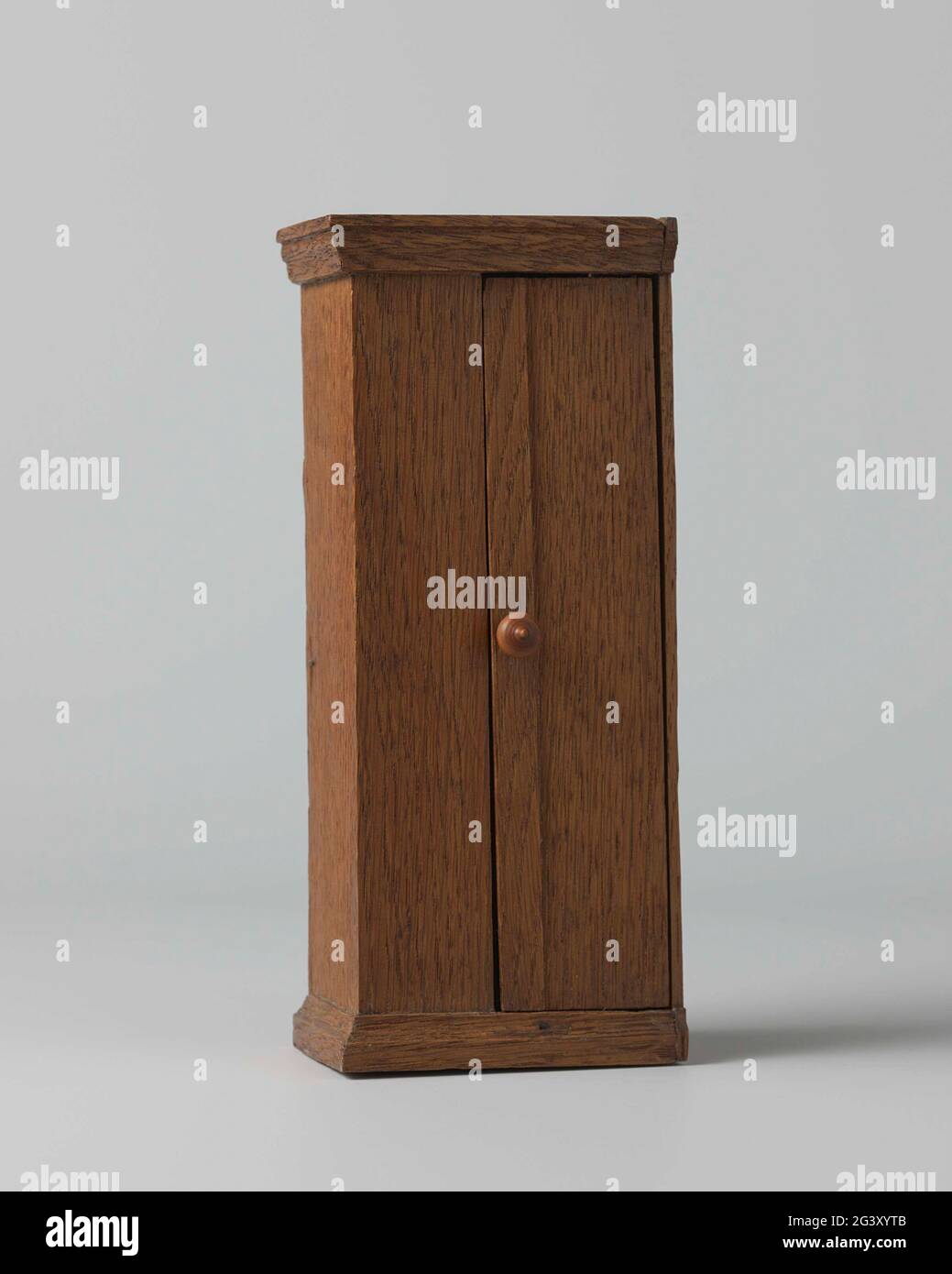 Round profiled plinth hi-res stock photography and images - Alamy