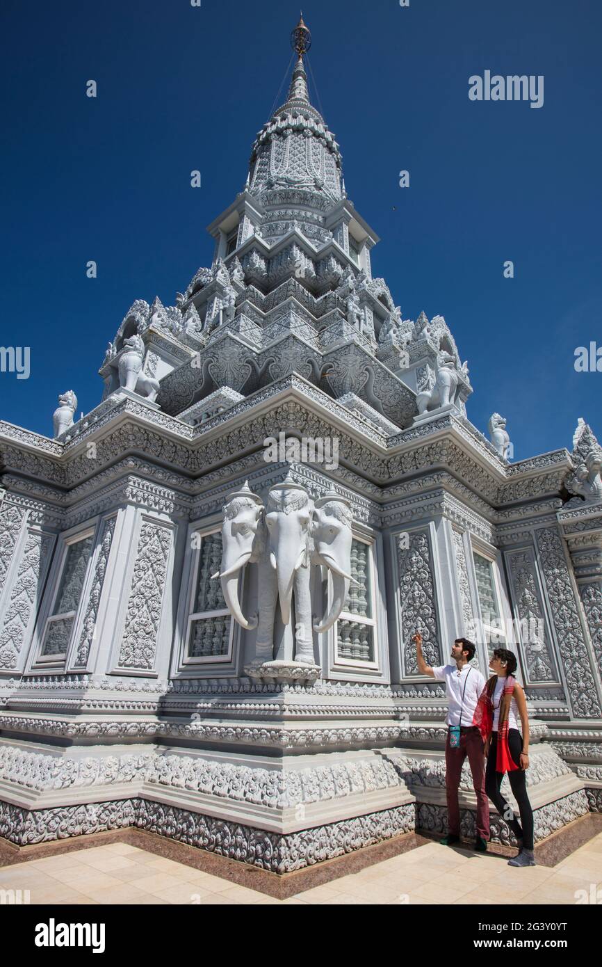 Three headed people hi-res stock photography and images - Alamy