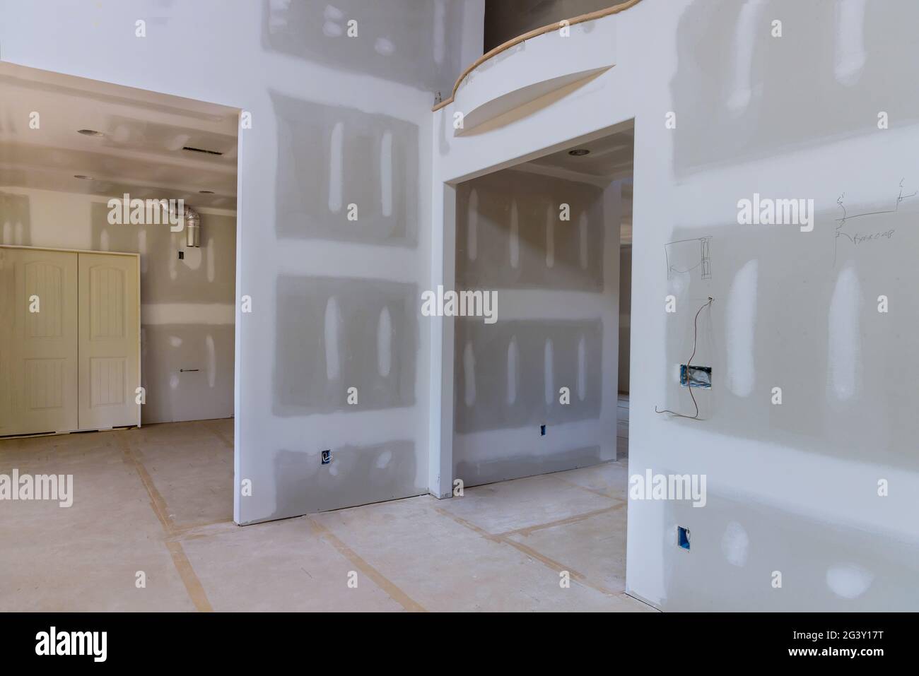 Laid plastering gypsum on the walls and ceiling of a newly built house ...