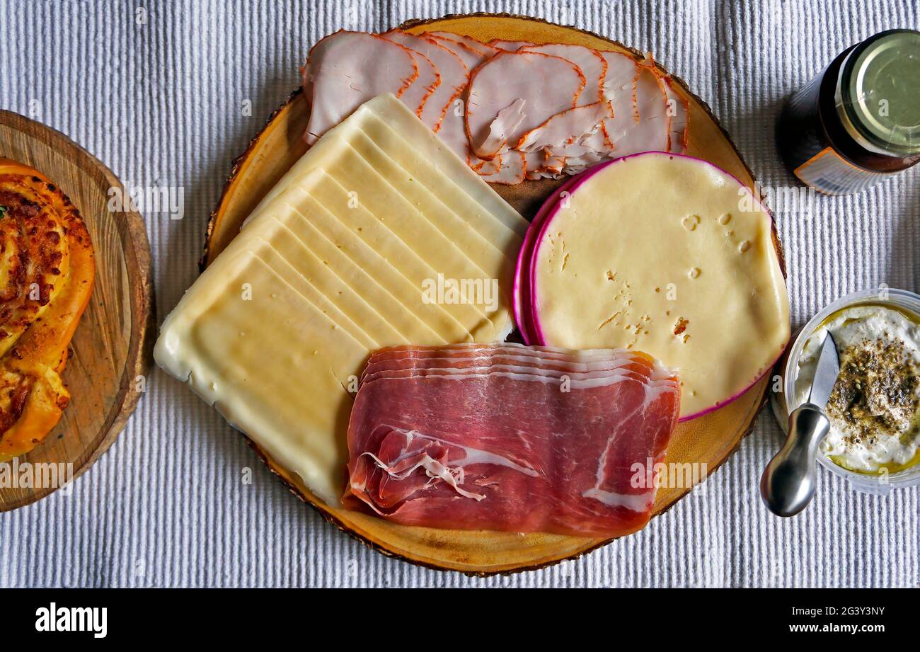 Board cold cuts hi-res stock photography and images - Alamy