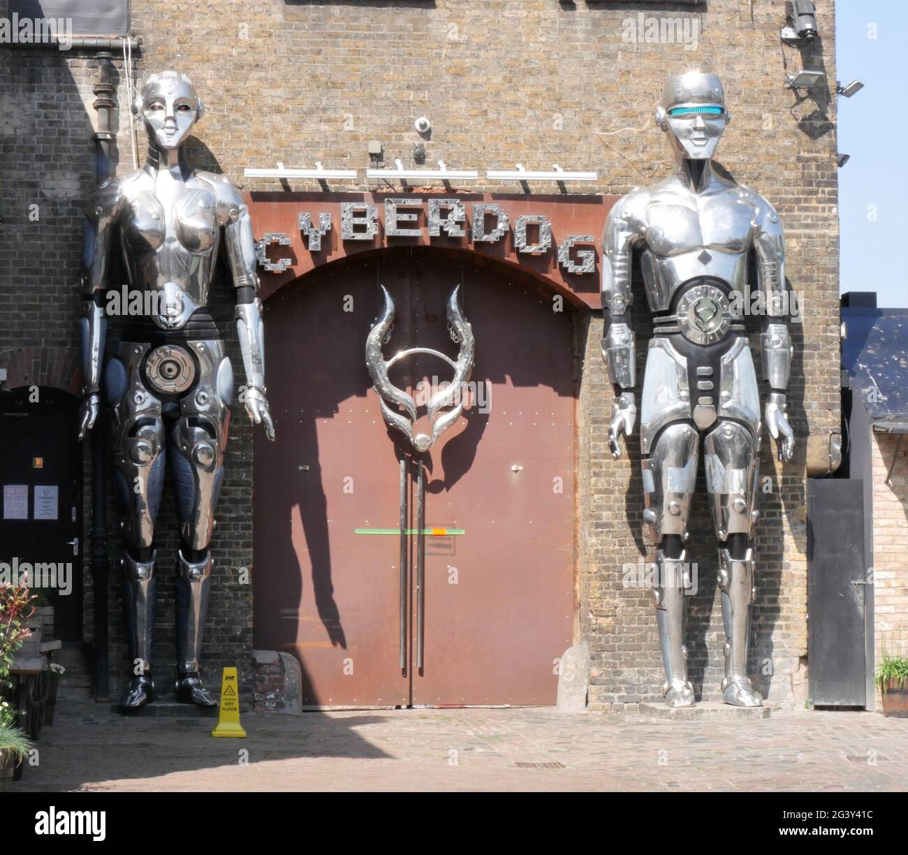 Cyborg statues hi-res stock photography and images - Alamy