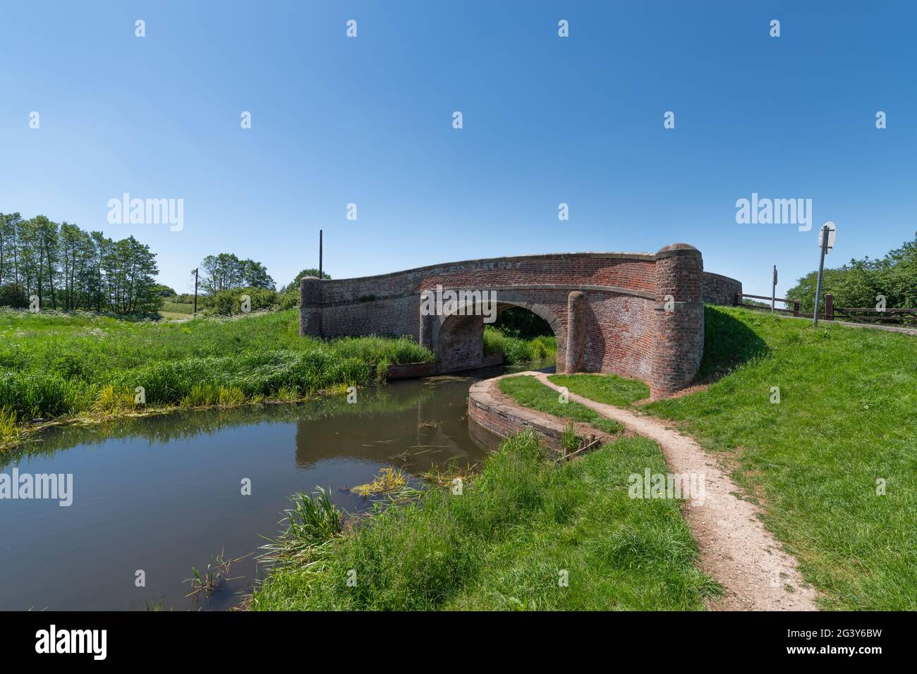 Humpback bridge hi-res stock photography and images - Alamy