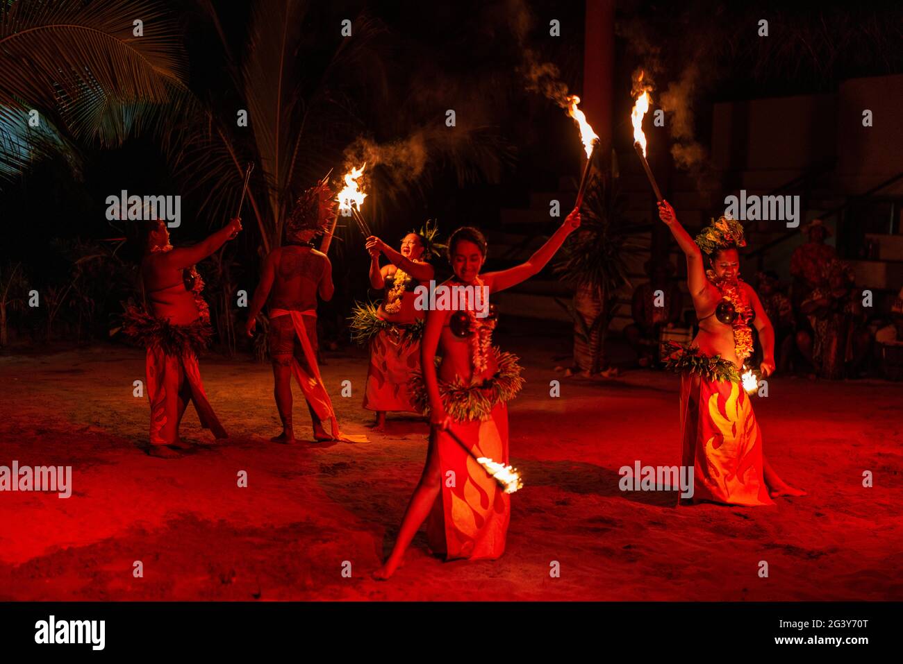 Polynesian dance hi-res stock photography and images - Alamy