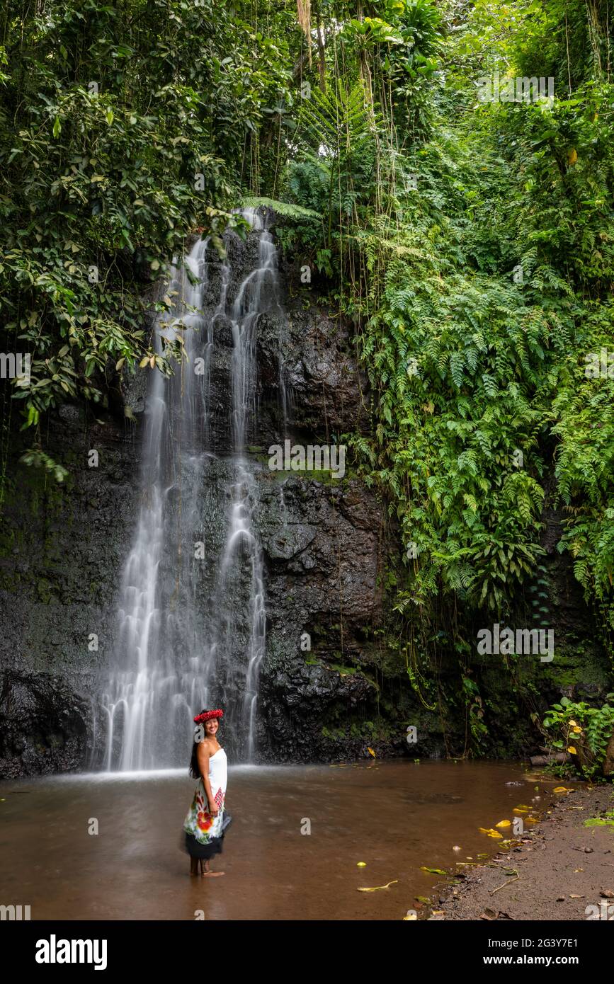 Beautiful young tahitian woman hi-res stock photography and images - Alamy