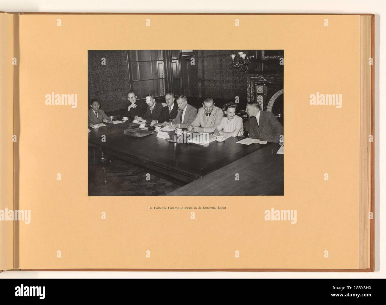 Round Table Conference High Resolution Stock Photography and Images - Alamy