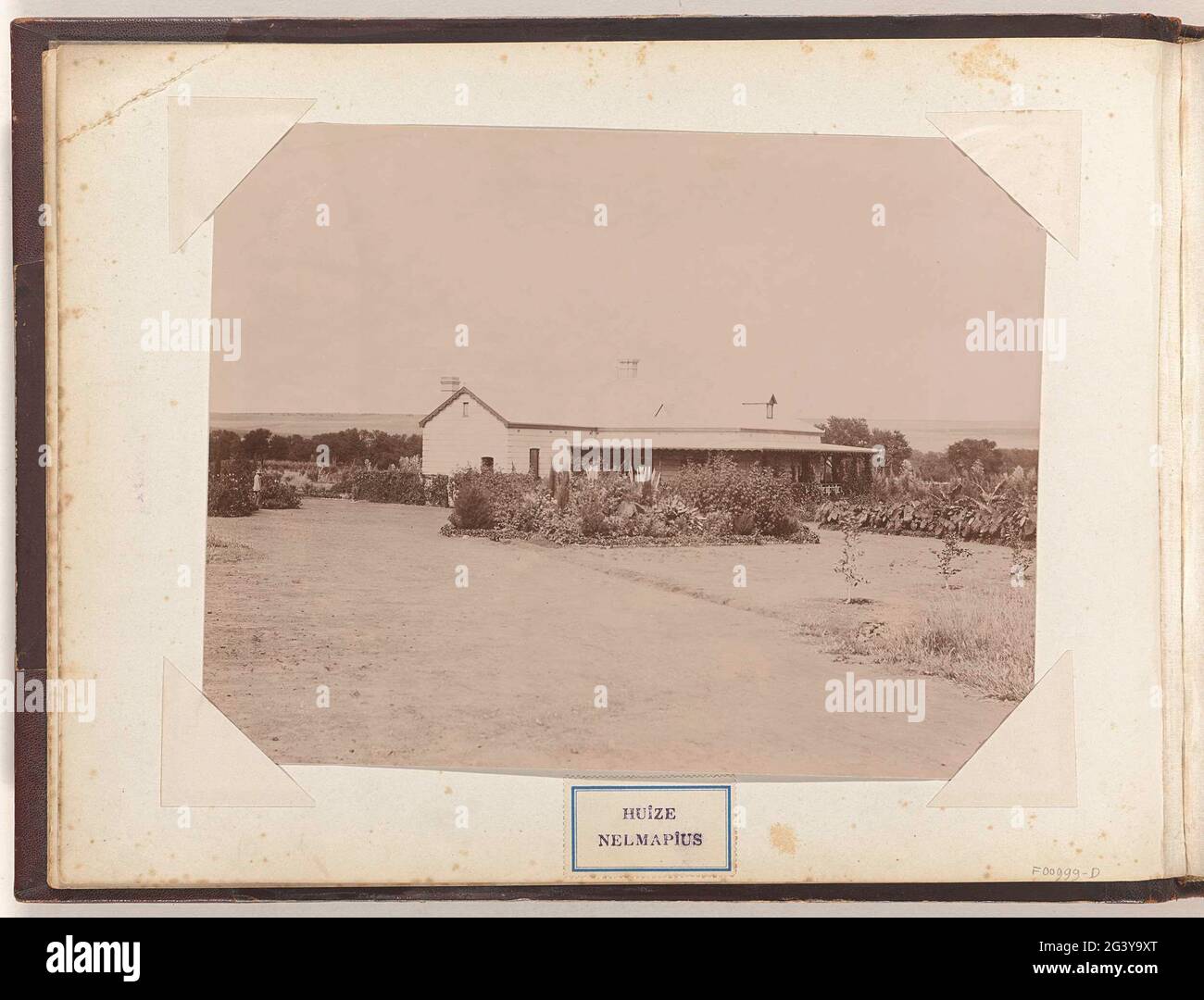 View of the Nellmapius house and garden in South Africa; Huize ...