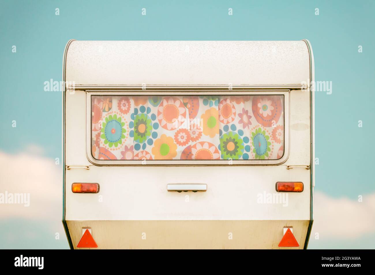 Old fashioned caravan hi-res stock photography and images - Alamy