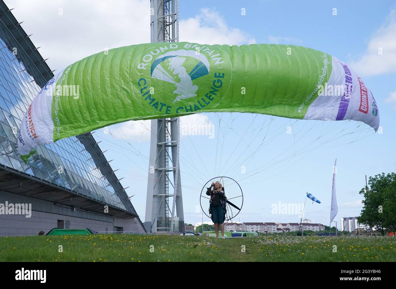 Sacha dench swan hi-res stock photography and images - Alamy