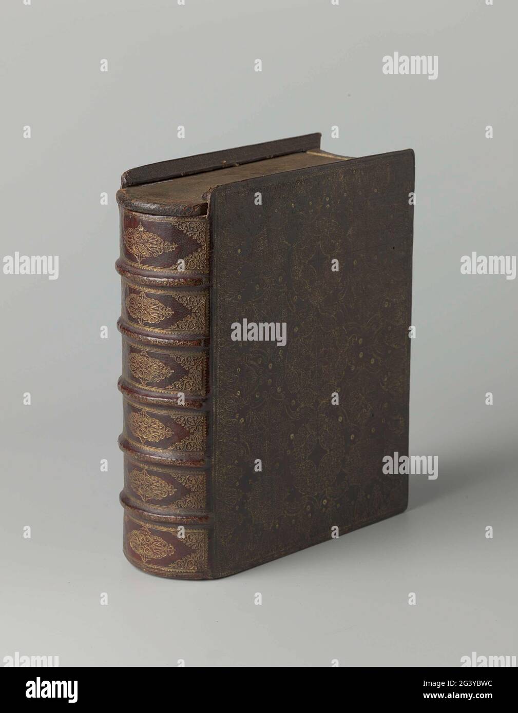 Load box for tokens in the shape of a book bound in leather. Load box ...