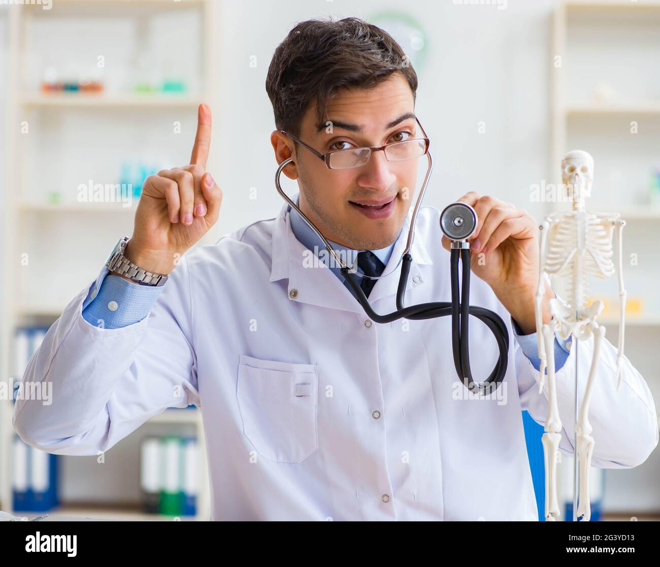 Student doctor skeleton hi-res stock photography and images - Alamy