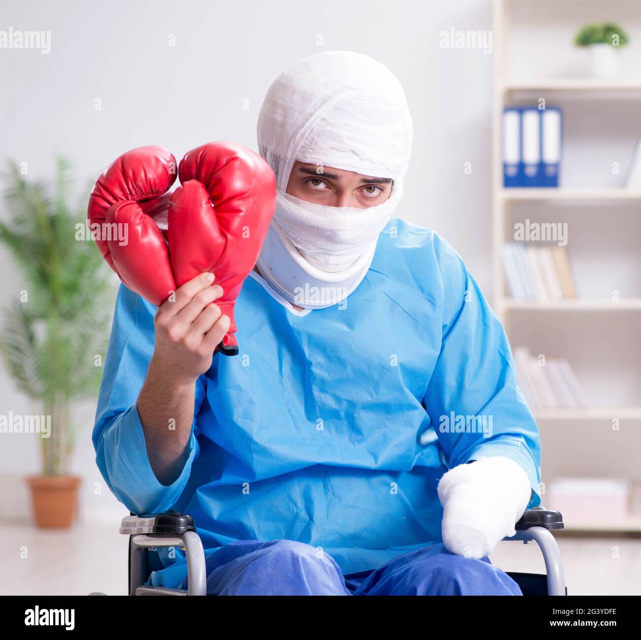 Injured boxer hi-res stock photography and images - Alamy