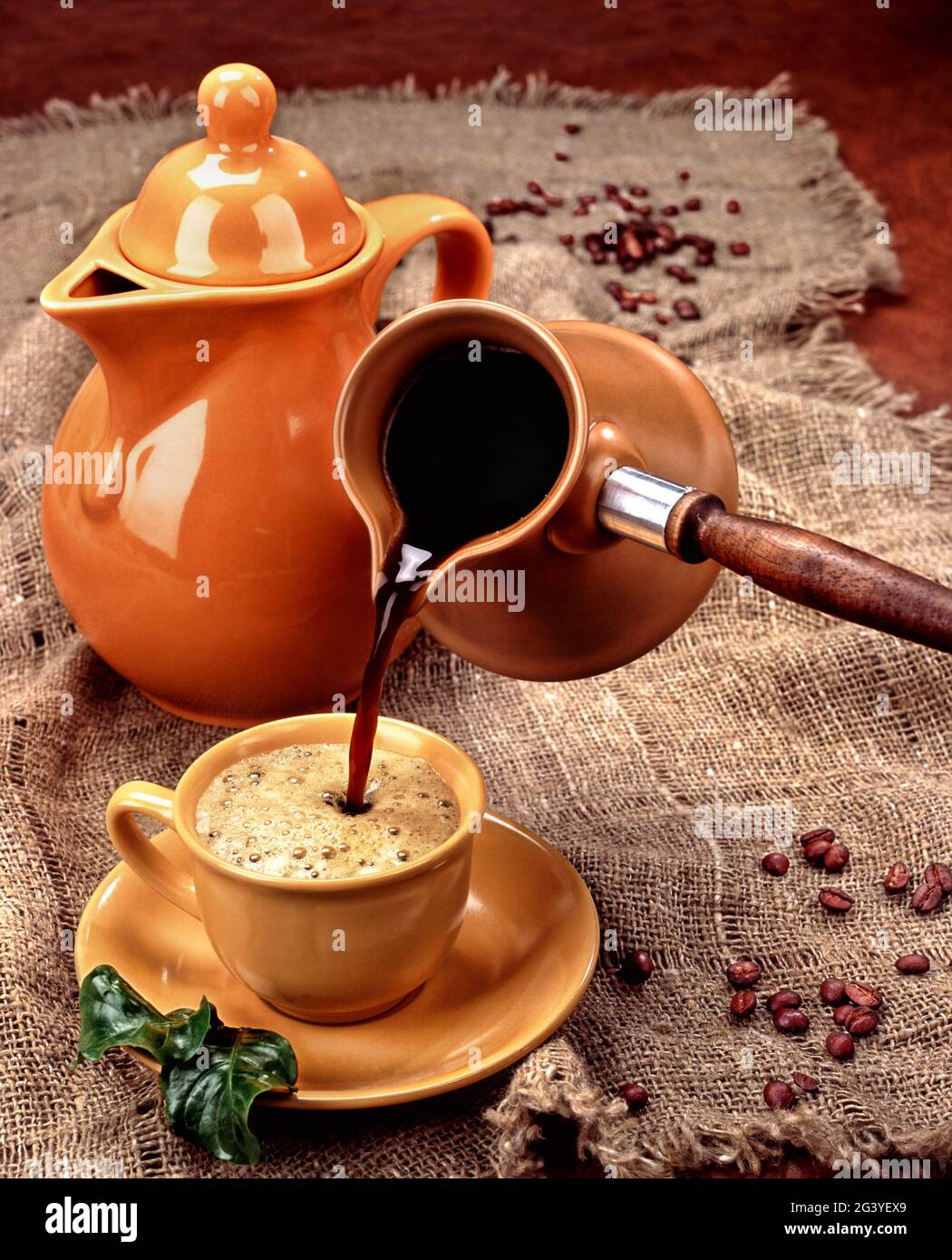 Tea pot pouring hi-res stock photography and images - Alamy