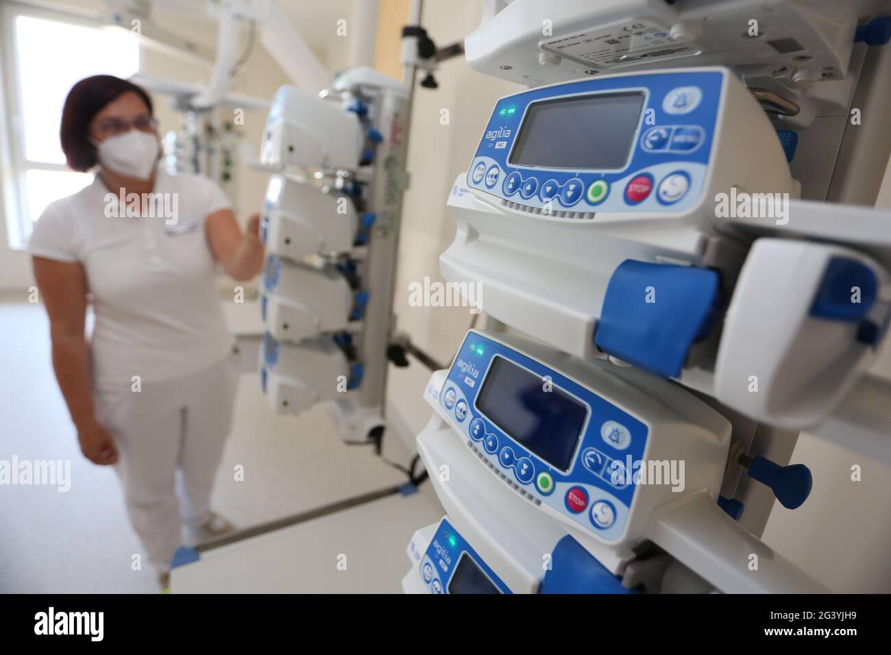 New intensive care unit hi-res stock photography and images - Alamy