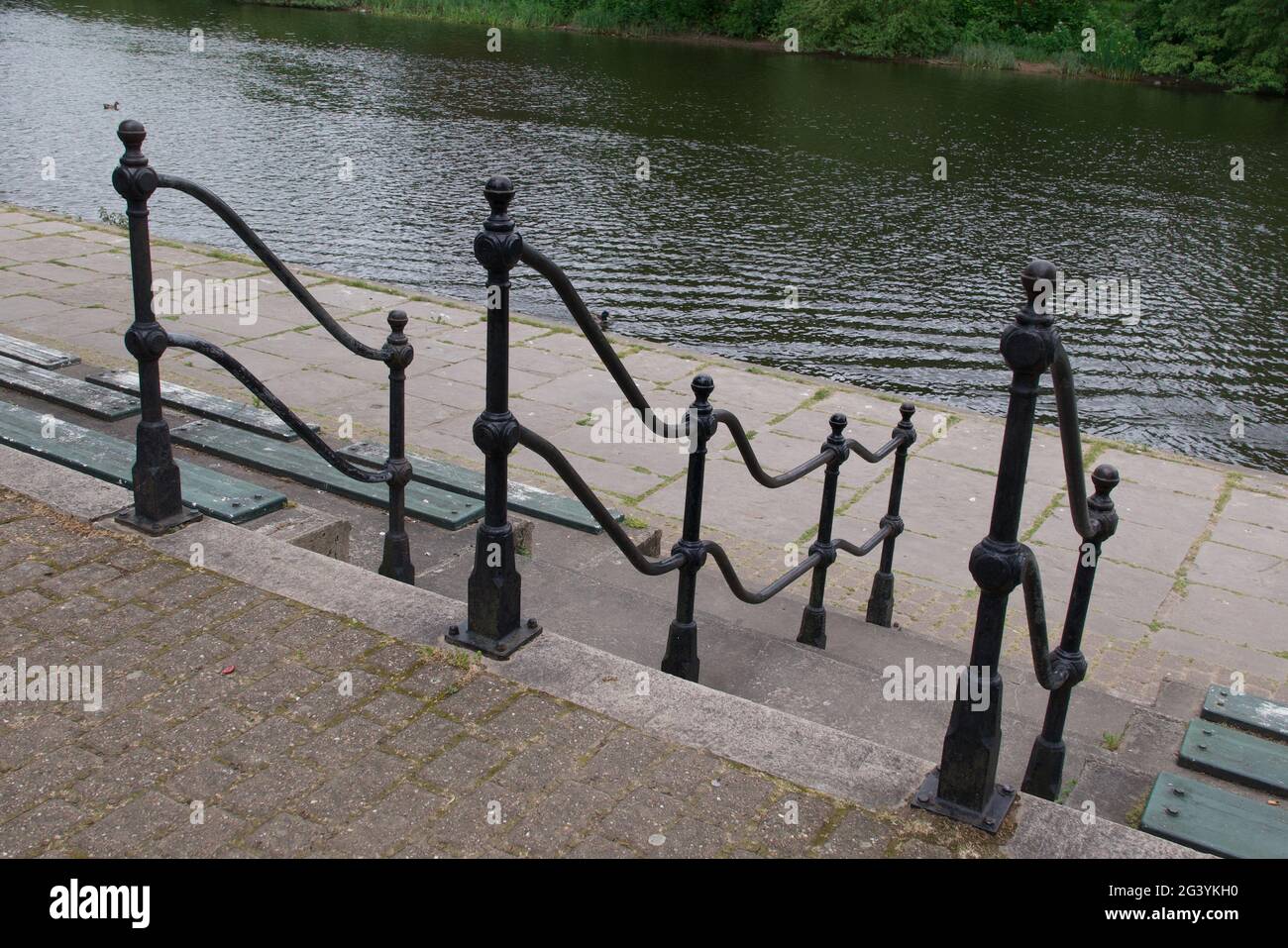 Riverside railings hi-res stock photography and images - Alamy
