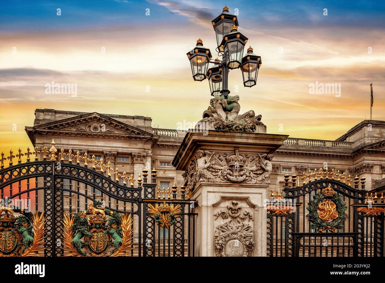 The Buckingham Palace gate Stock Photo - Alamy