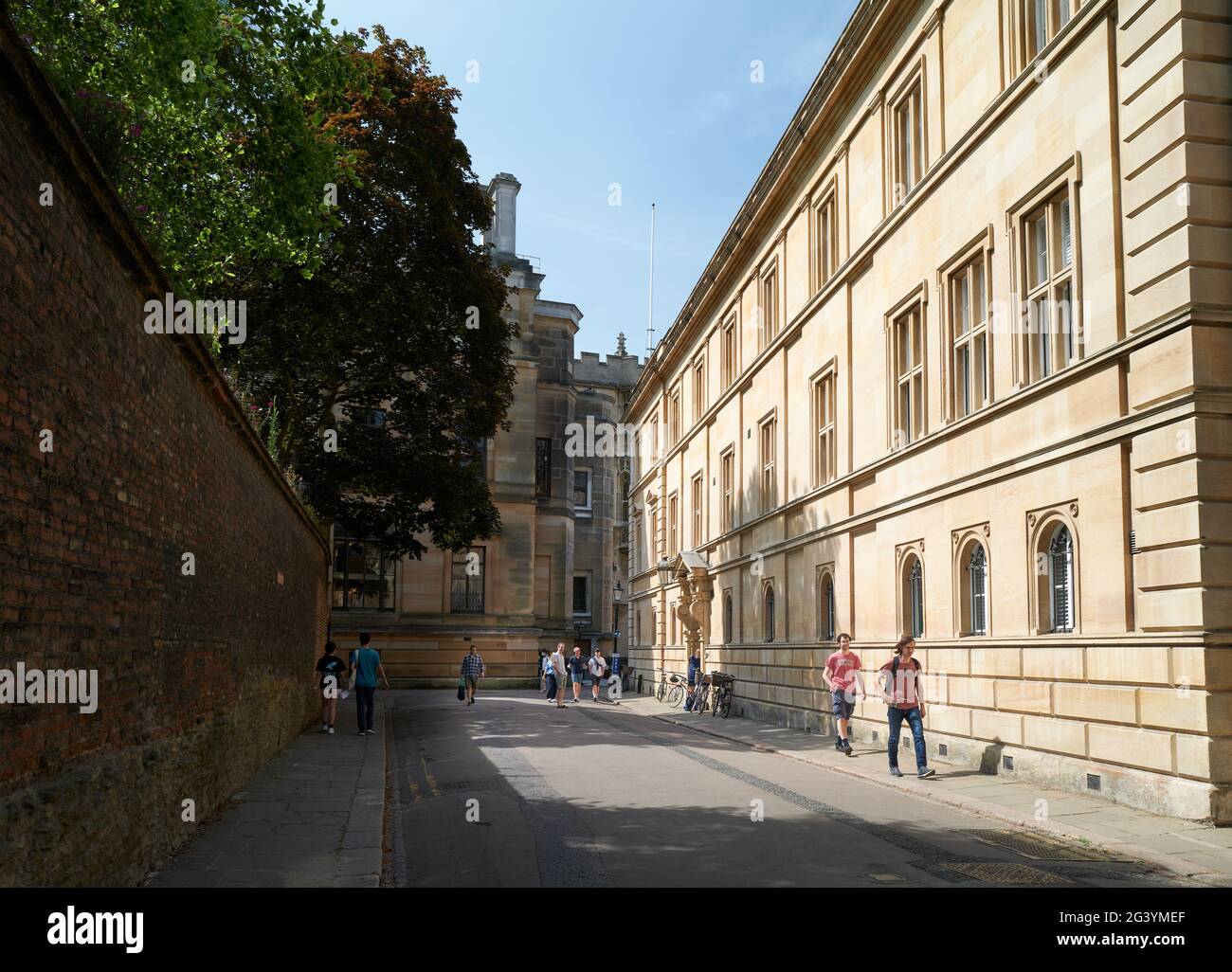 Students outside Trinity Hall college, university of Cambridge, England ...