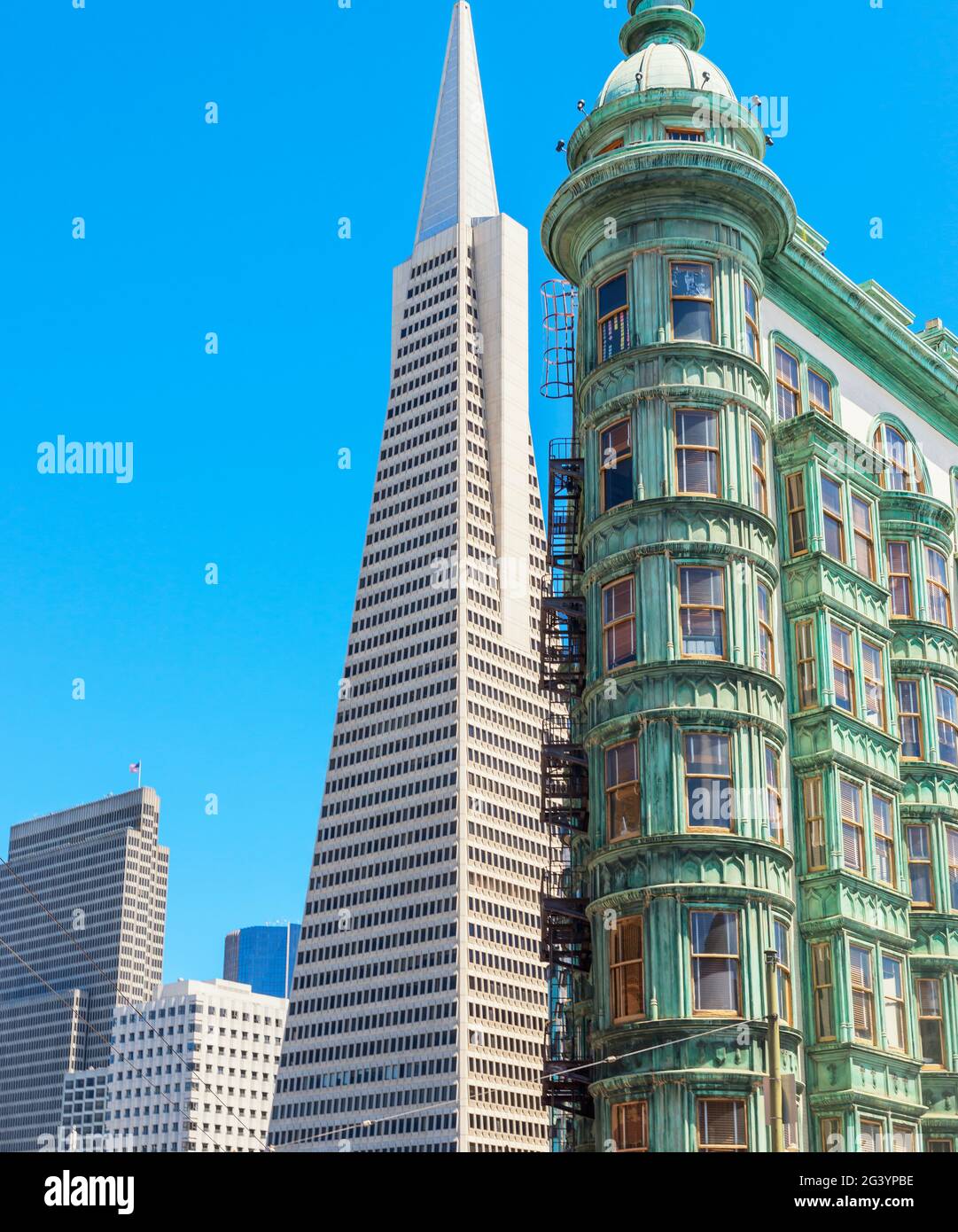 View of Columbus Tower and Transamerica Pyramid, San Francisco ...
